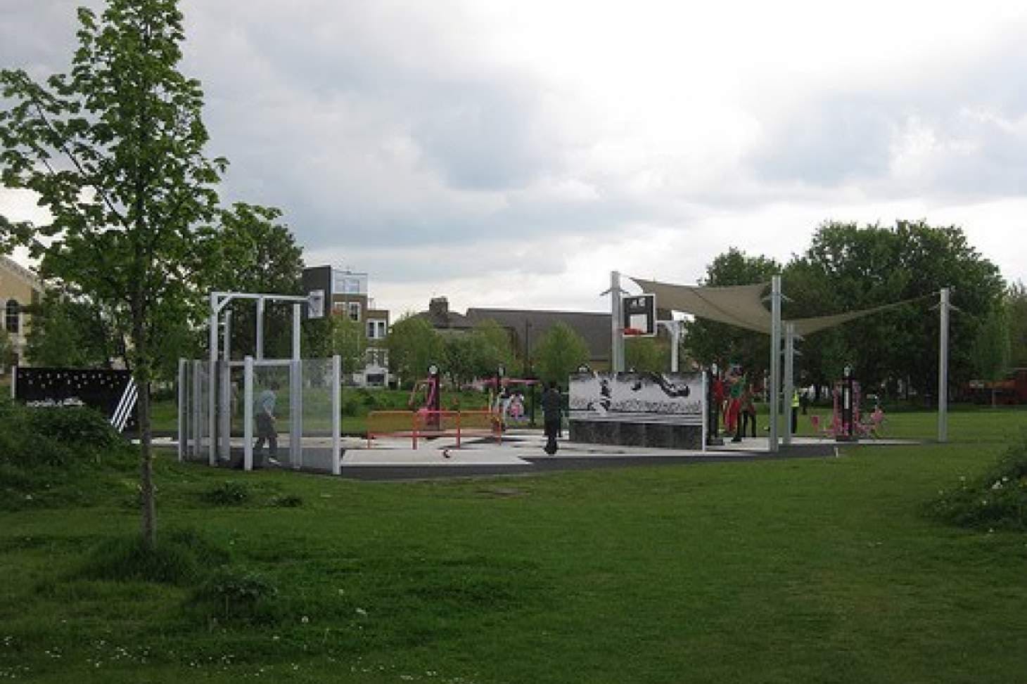 Mile End Park Leisure Centre and Stadium, Tower Hamlets | Gym | Playfinder